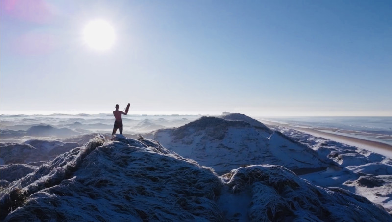 A Man's Deep Dive - Hipsy