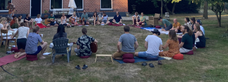 Singing circle met Wake Up - Hipsy