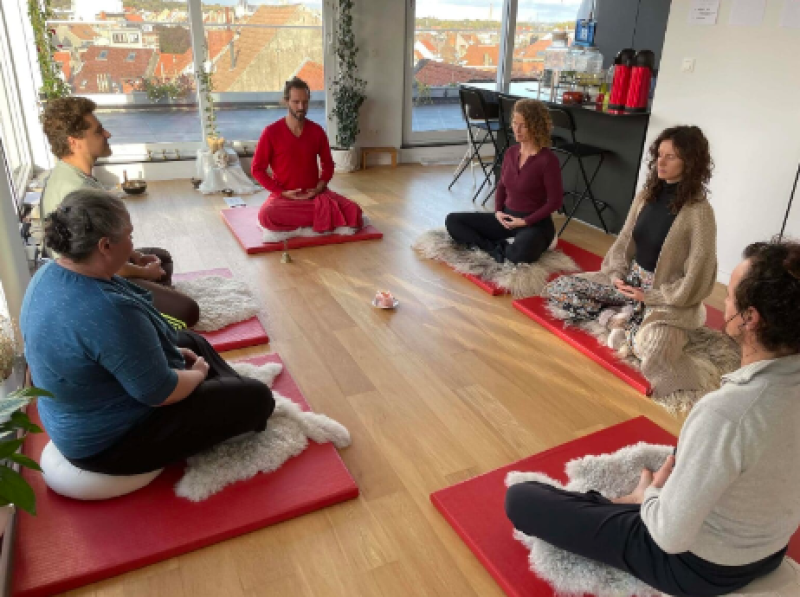 Tasterday Meditation and Authentic presence - Hipsy