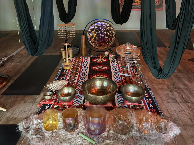 Floating Soundbath - Remembering the Womb - Hipsy