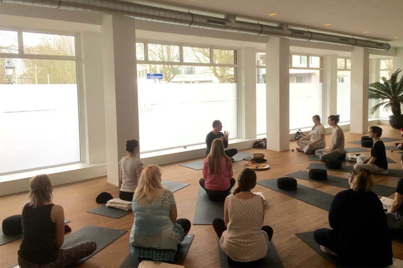 TRE WORKSHOP & MINDFULNESS & BOEKSIGNERING: "WAT IS GELUK?" - Hipsy