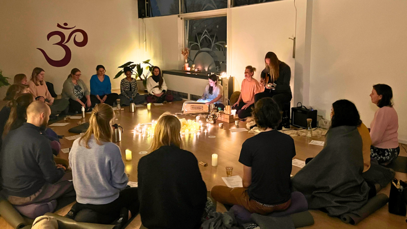 Mantra Singing Circle - Hipsy