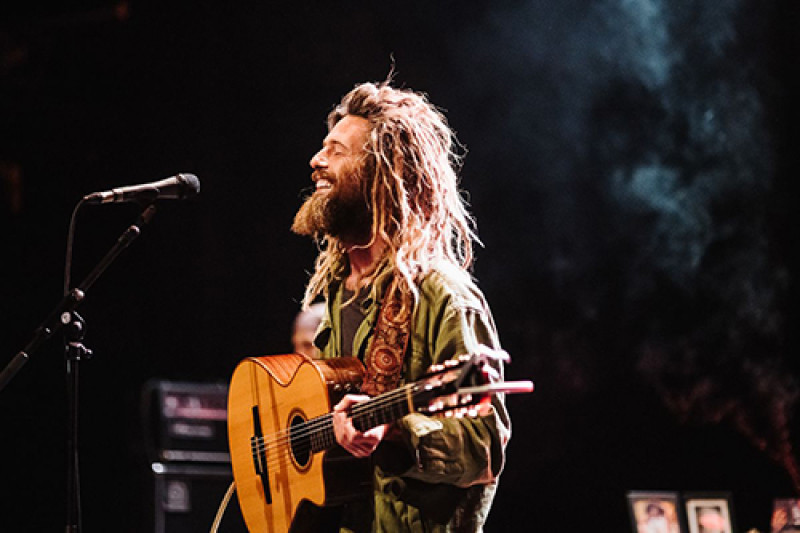 HeartFire presents :: Sam Garrett - EXTRA Concert - Hipsy