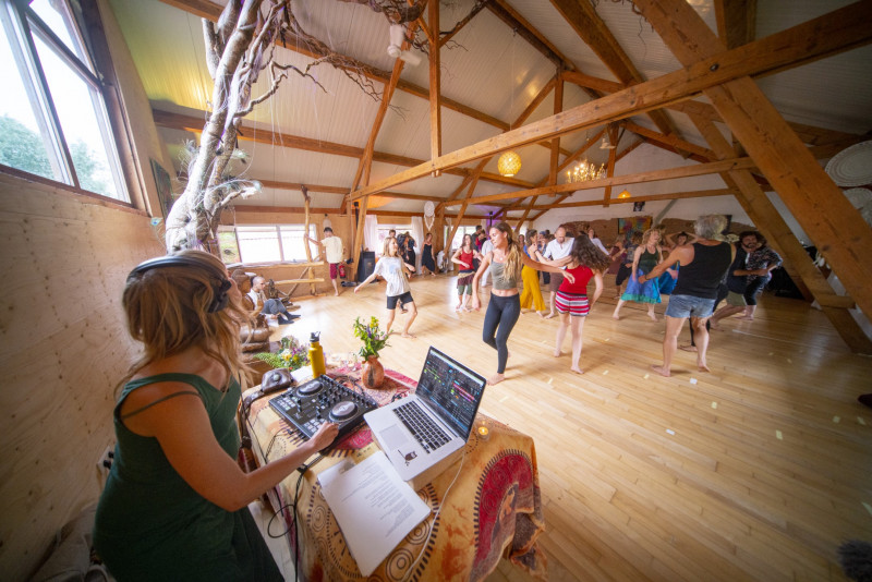 STARGAZING Ecstatic Dance Gathering 13 feb met DJ Caroline - Hipsy