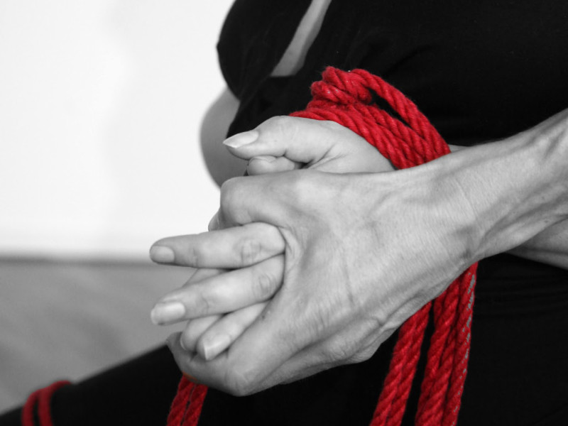 Echte verbinding door Shibari, spelen met 1 touw. - Hipsy