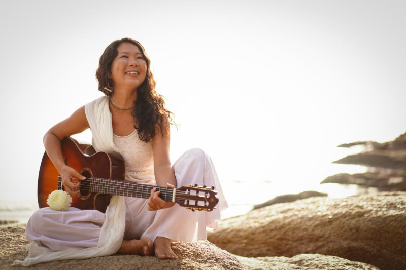 Kirtan with Akari Tamura | Mantra, Music & Connection - Hipsy