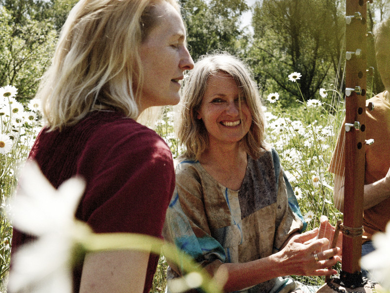 Mantra Singing - Hipsy