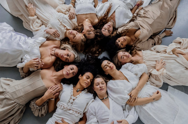 WOMAN CIRCLE - Hipsy