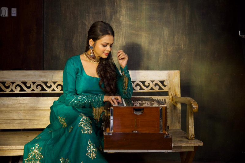 The Golden voice of Pooja Gaitonde - Hipsy