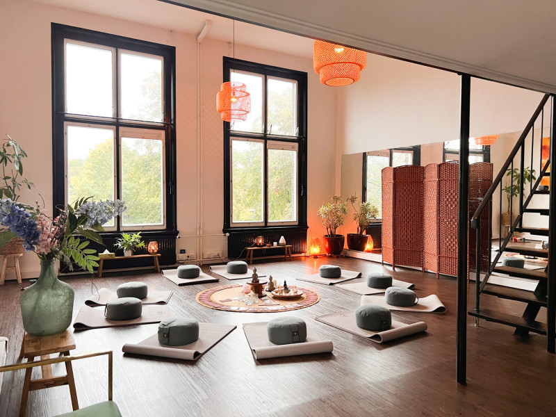 Reiki Healing Circle - Hipsy