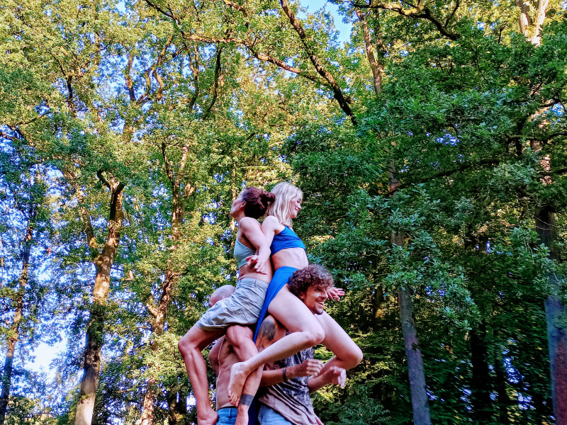 Connection Circle - Hipsy