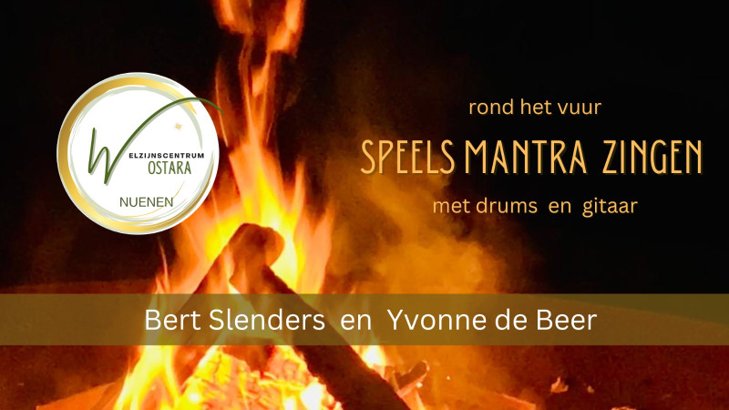 Speels mantra zingen bij het vuur - Hipsy