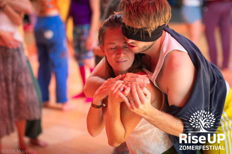 Tantra in Beweging: Groei en Lichtheid door Verbonden Dans - Hipsy