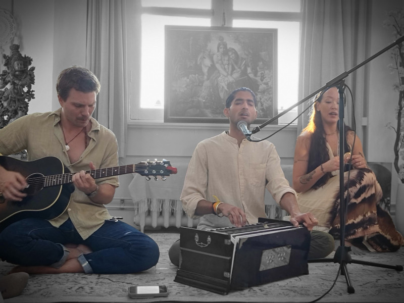 New Moon Kirtan - Mantra Chanting & Singing - Hipsy