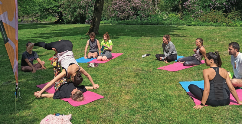 Acro Yoga x Thai Massage - Hipsy