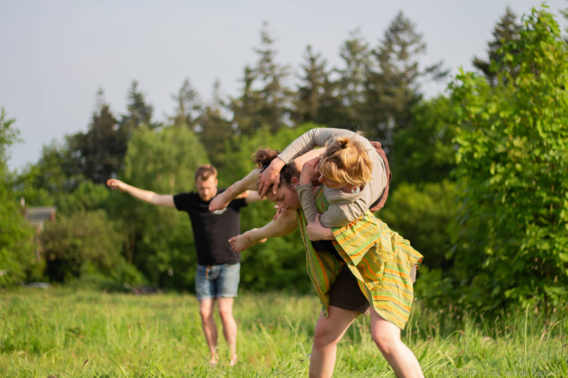 Contact improvisation dance Wageningen - Hipsy