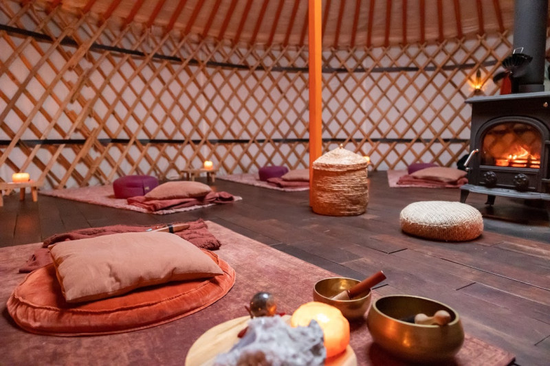 Zweefteverij x Yurt Banha - Hipsy