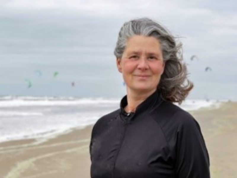 Esther Support - Hipsy