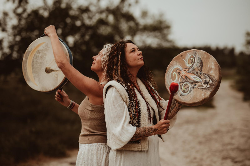 Sisters of the Moon - Hipsy